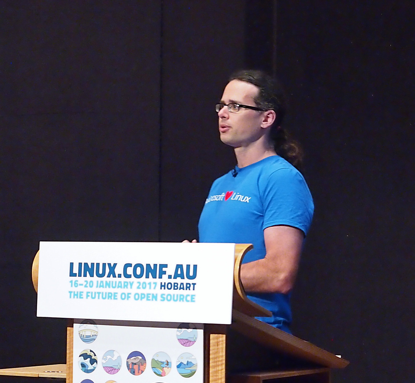 Matthew Wilcox at linux.conf.au 2017 [LWN.net]